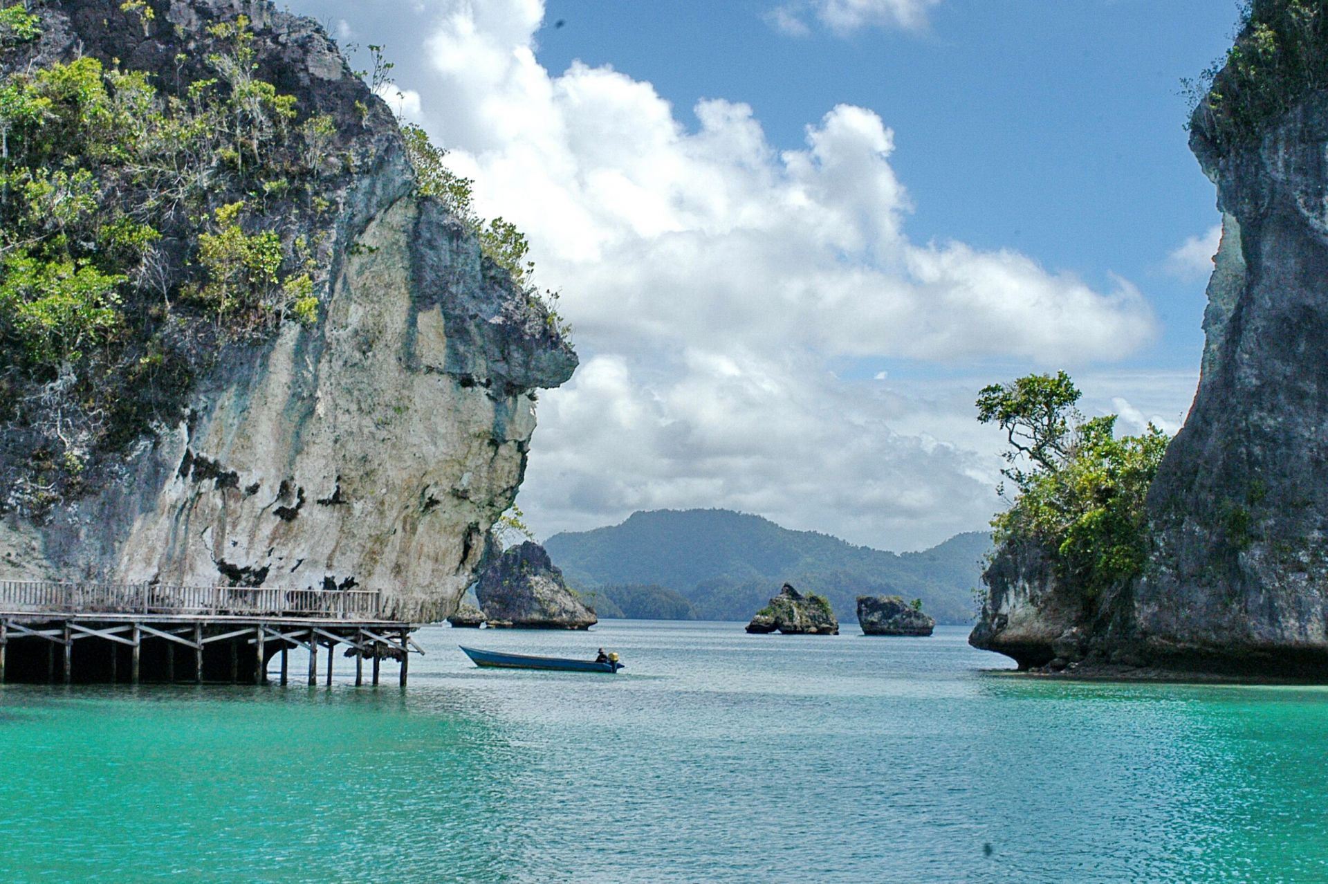 Kabui Bay - Excursion | Raja Ampat Dive Lodge